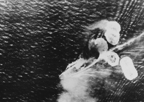 hms repulse sinking